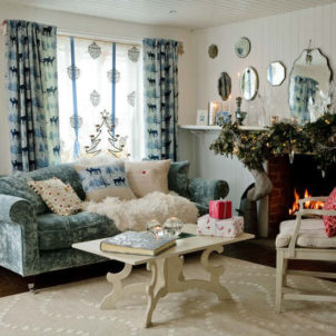 33 Best Christmas Country Living Room Decorating Ideas