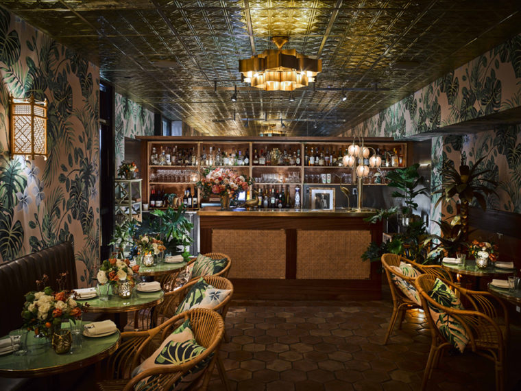 An Oyster Bar with Outstanding Interior Décor