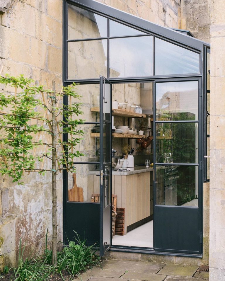 You Will Love This Stylish Uber Kitchen | Decoholic