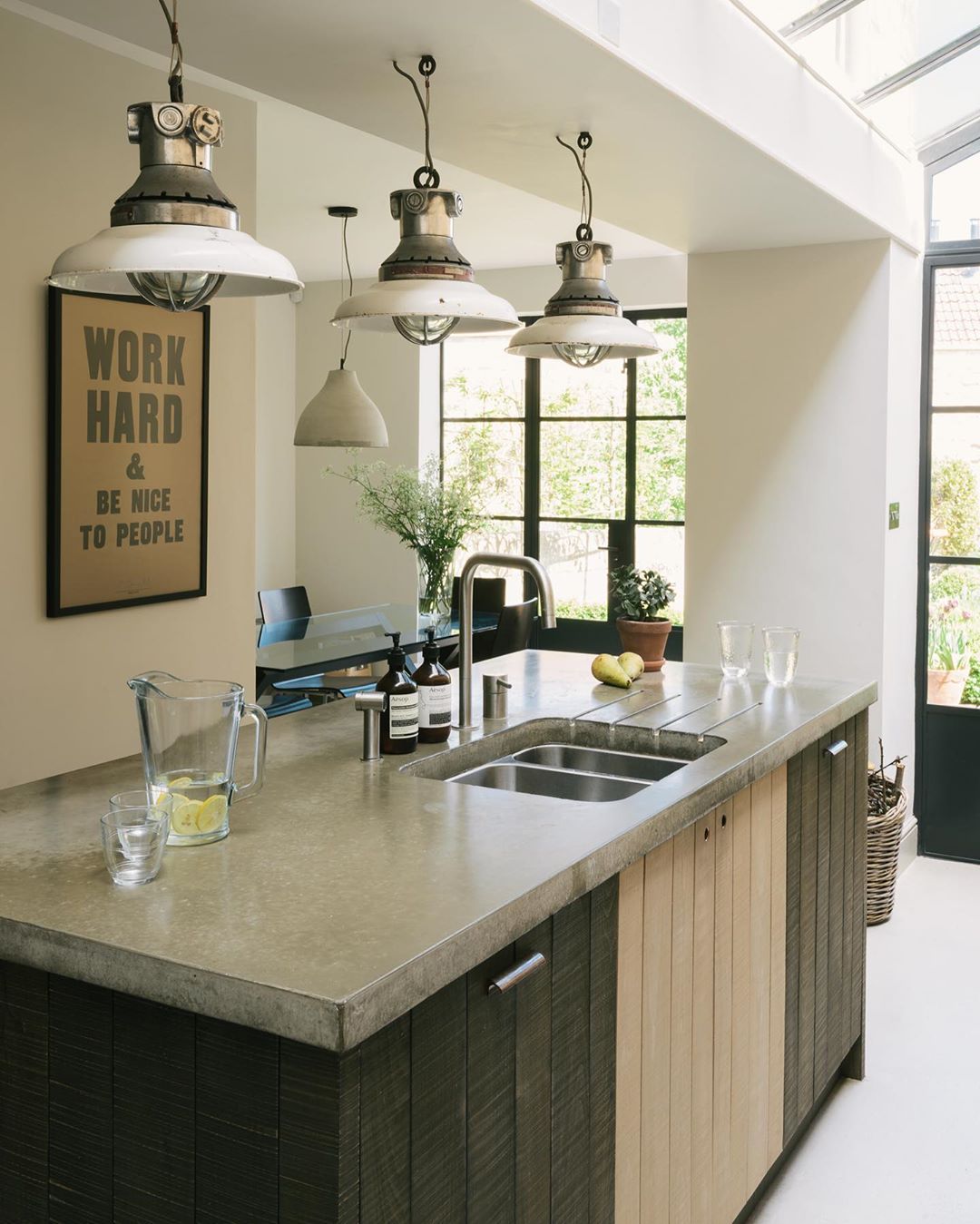 You Will Love This Stylish Uber Kitchen | Decoholic