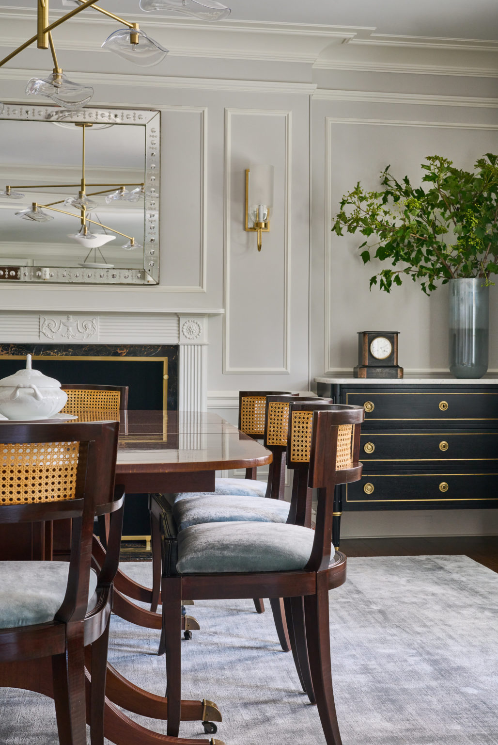 Beautiful Home Interiors With Clean Sophisticated Lines
