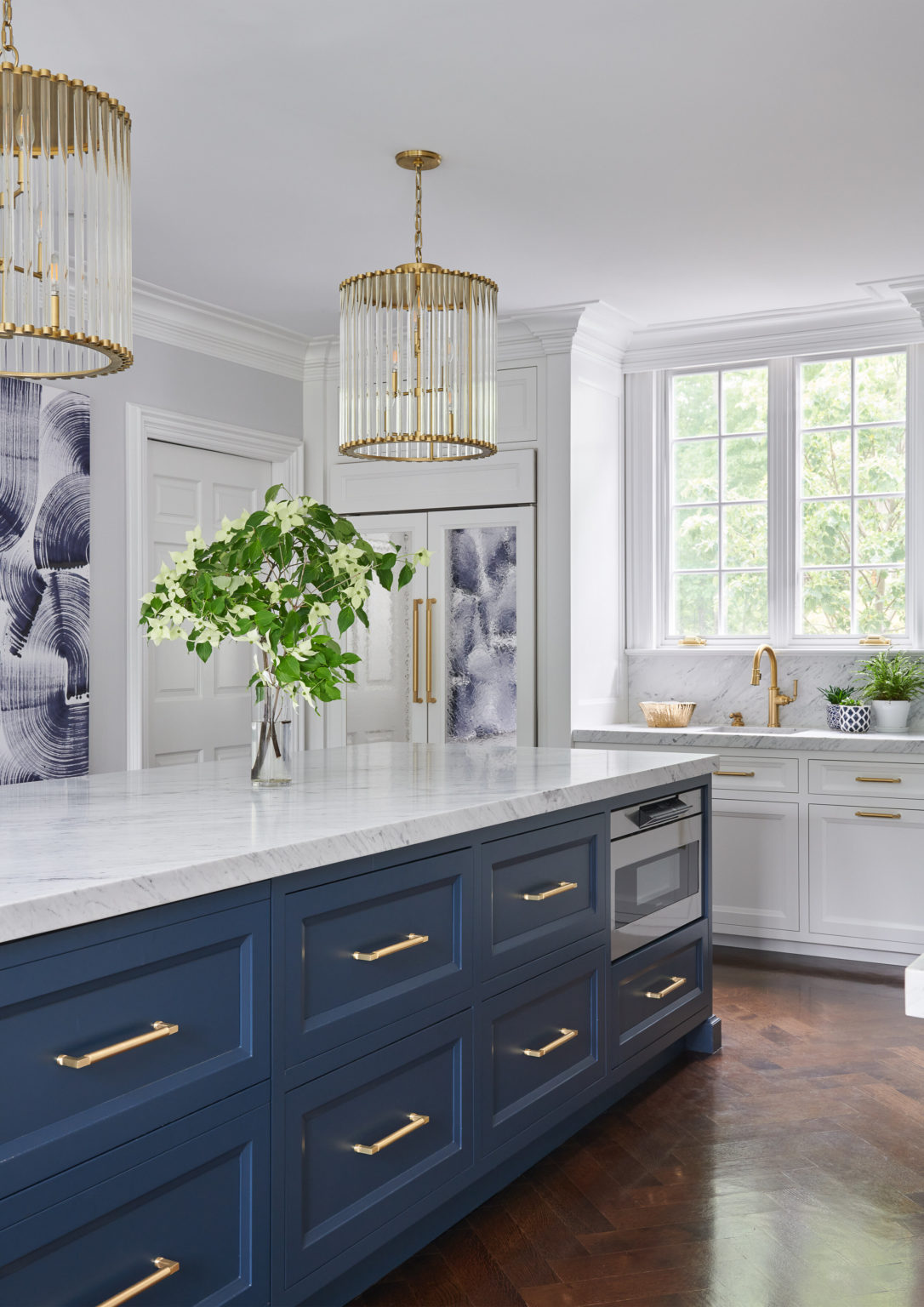 Beautiful Home Interiors With Clean Sophisticated Lines