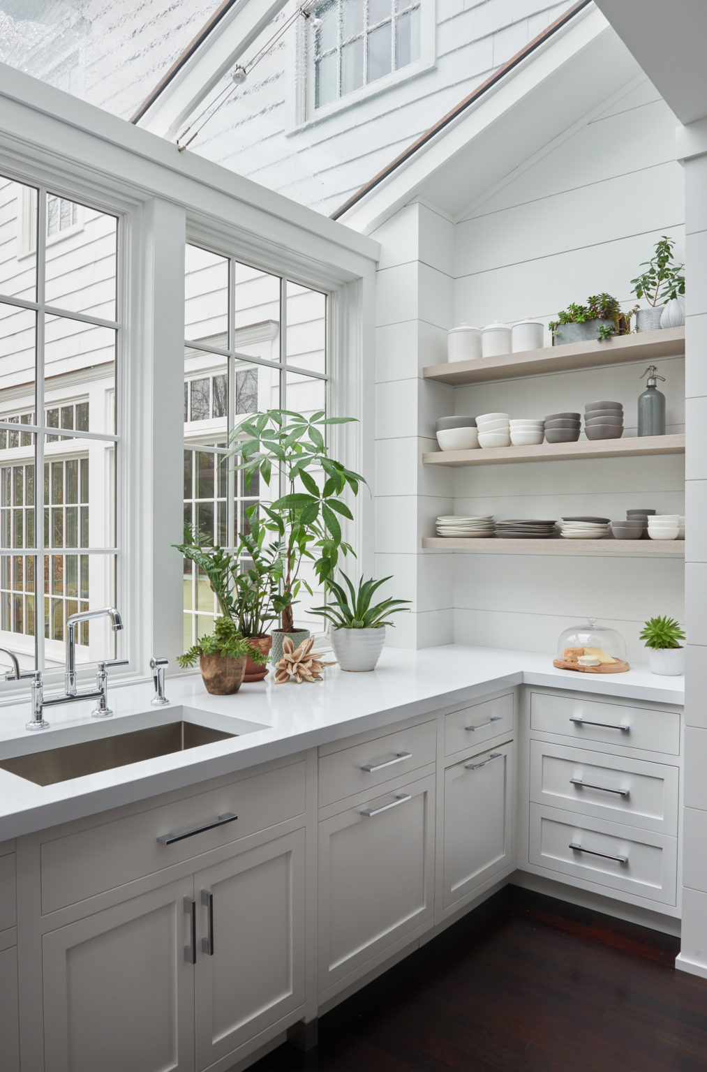 Beautiful Home Interiors With Clean Sophisticated Lines