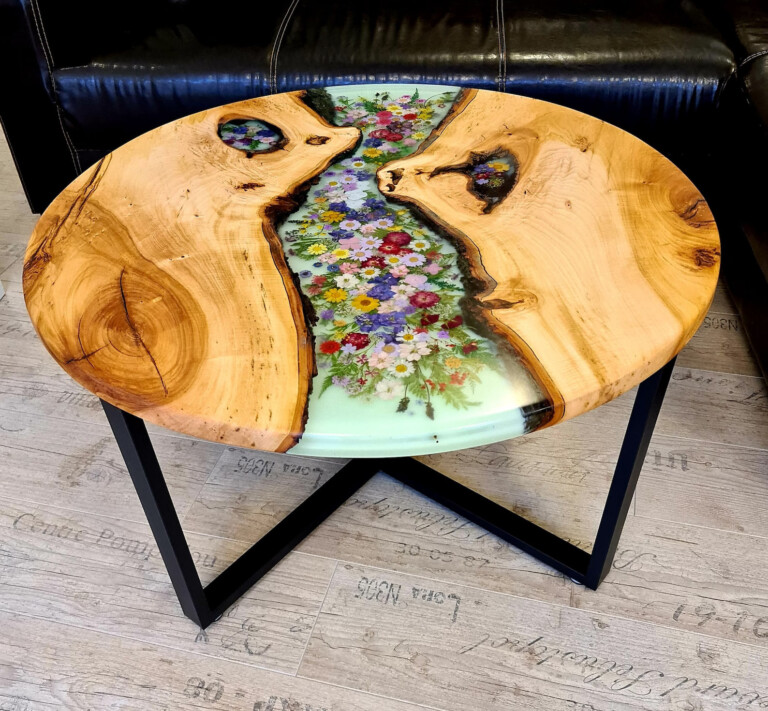 A Stunning DIY Table with Real Flowers and Epoxy Resin