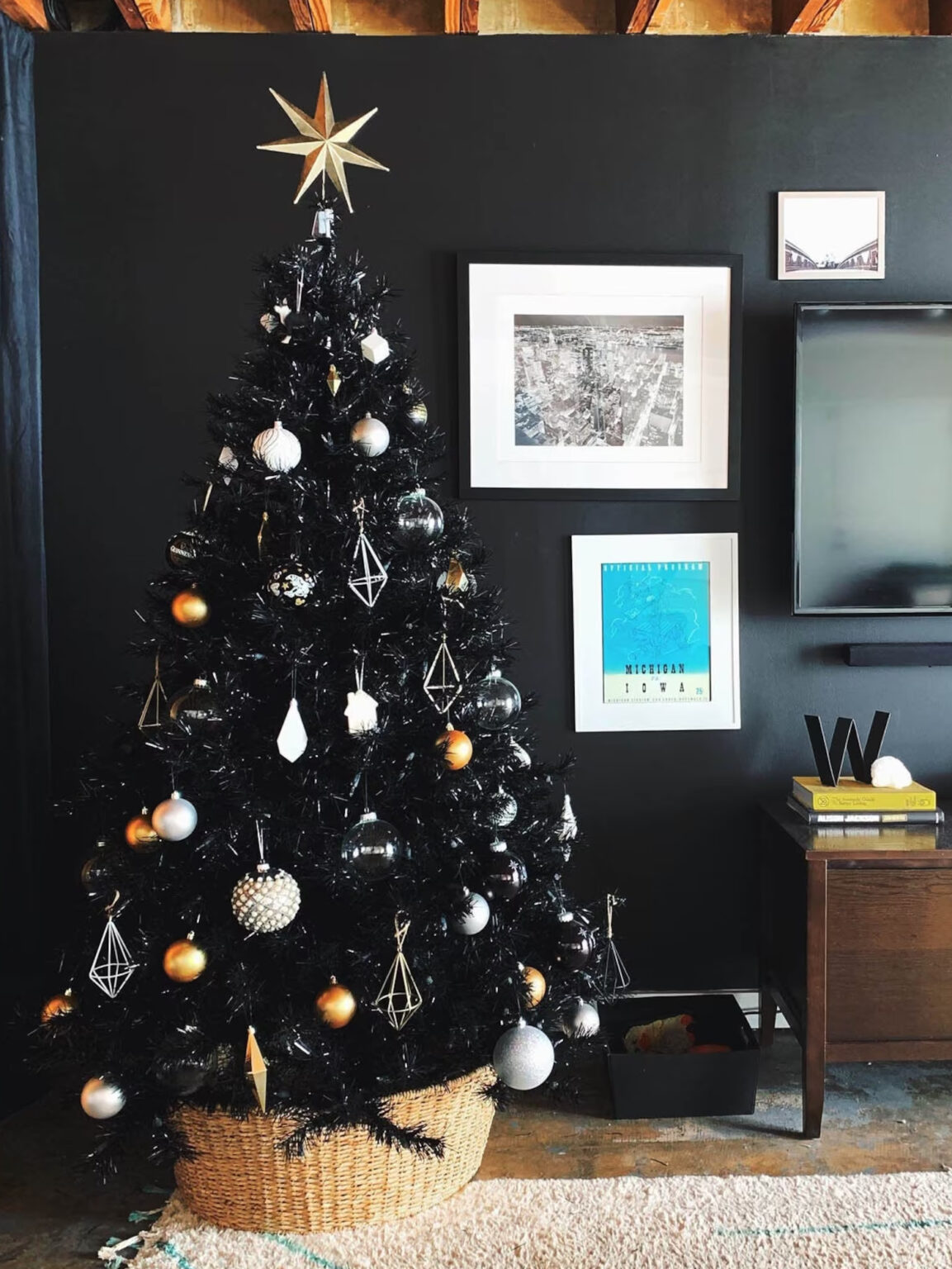 Stunning Black Christmas Tree Ideas