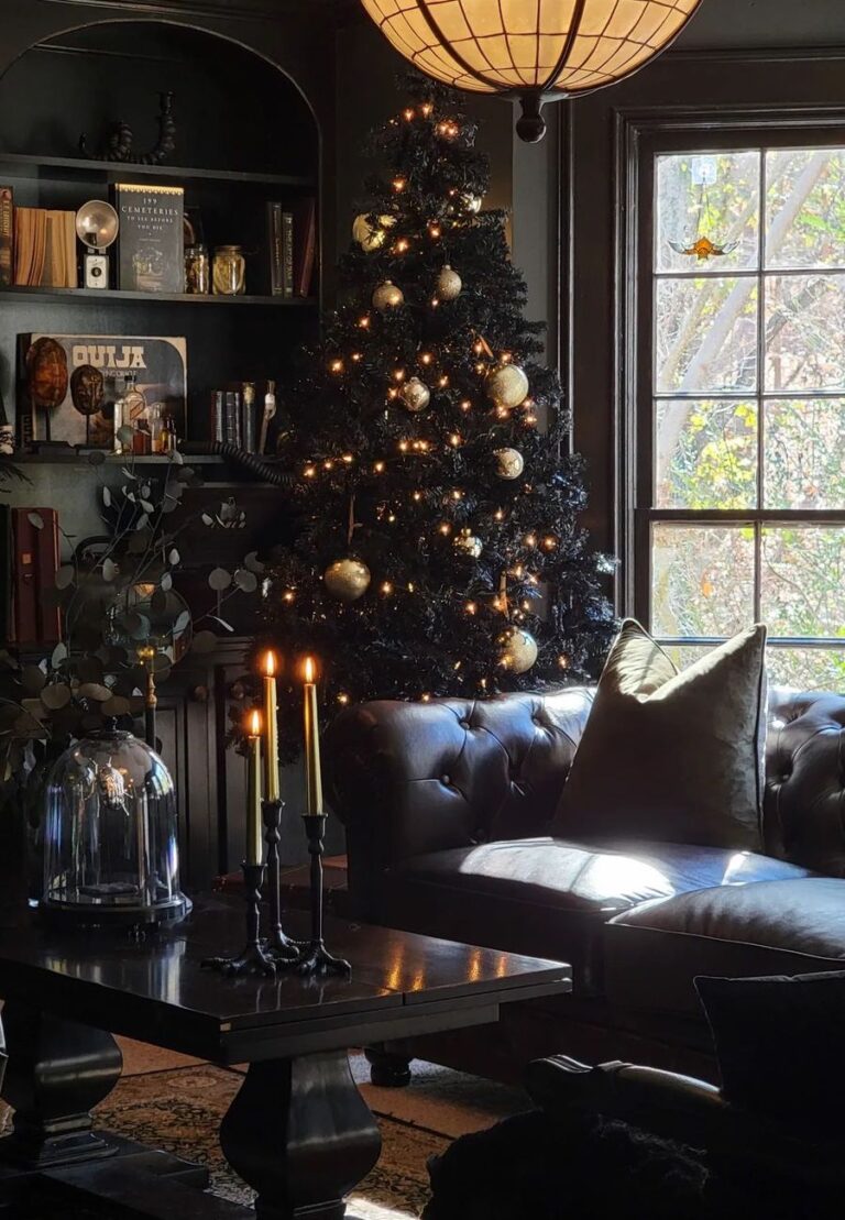 Stunning Black Christmas Tree Ideas