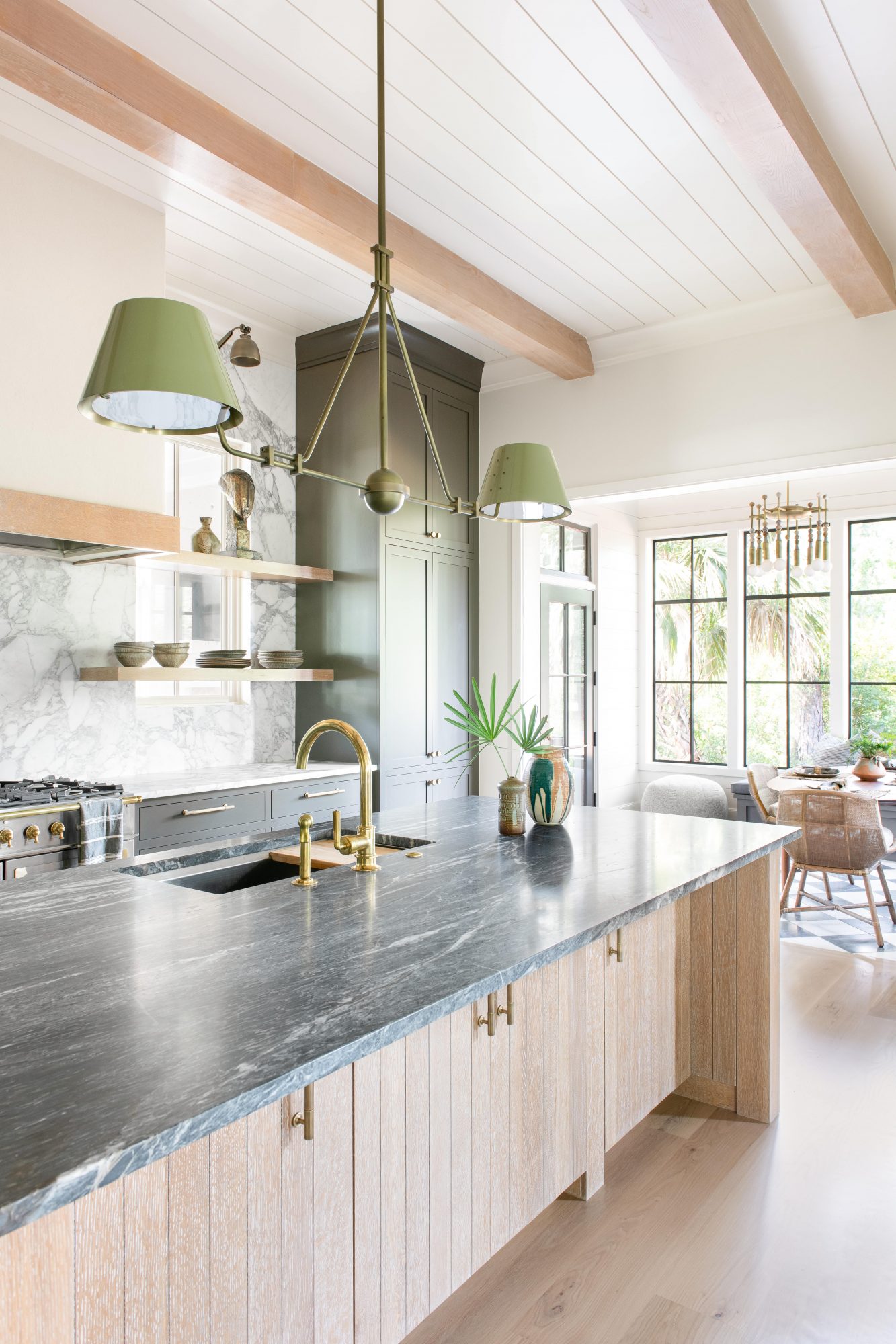 Sophisticated Interiors With A Touch Of Southern Charm - Decoholic